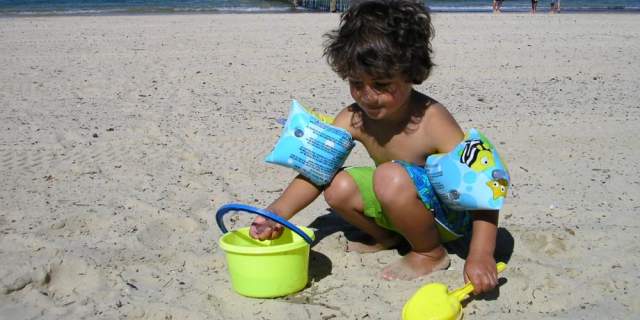 What To Pack For a Day at the Beach With Kids - AdventureHQ | Travel