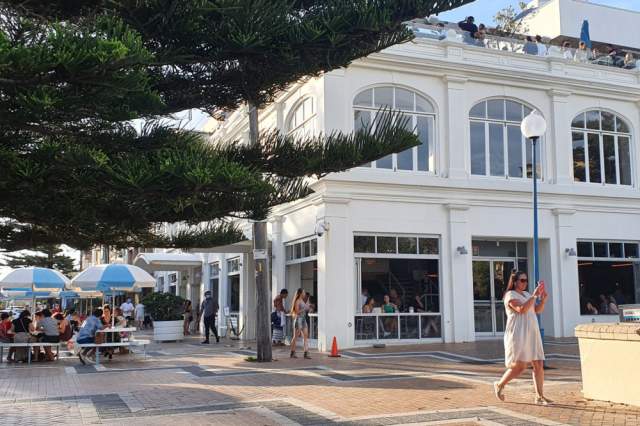Coogee Beach: The Perfect Place to Spend a Summer Day - AdventureHQ